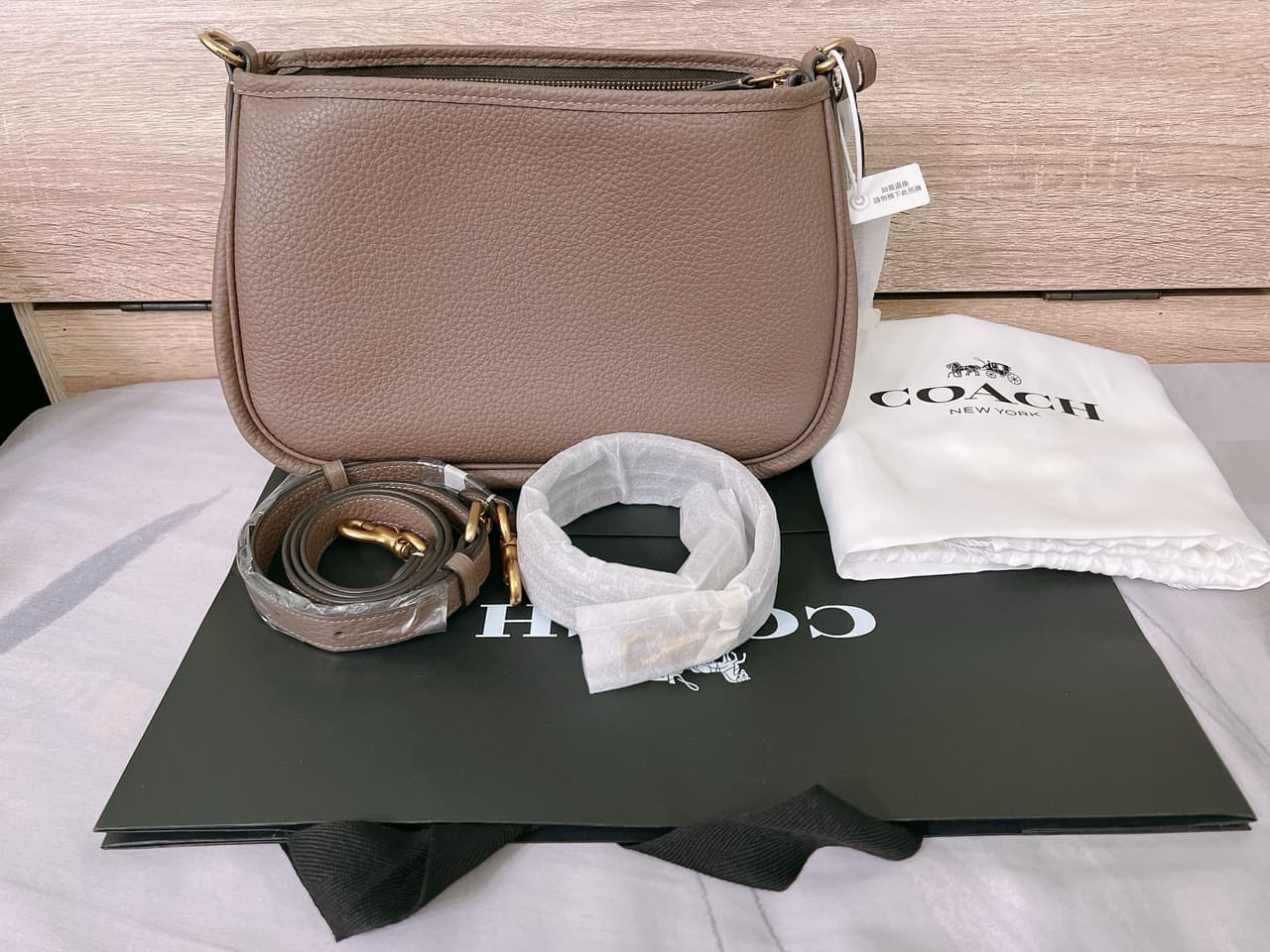 #我要賣 全新！Coach Cary 深石灰色 - 二手交易板 | Dcard