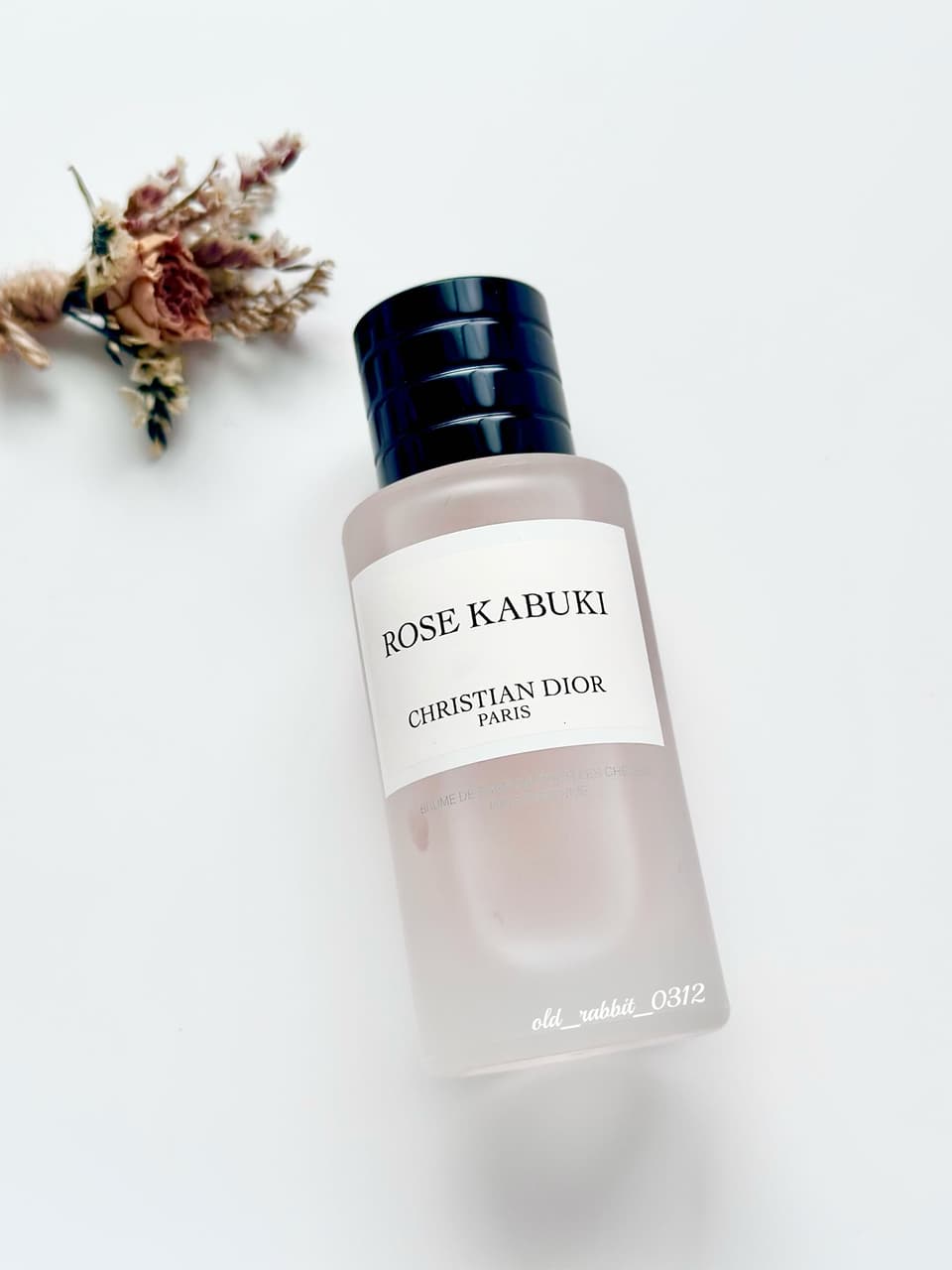 雙色玫瑰帶來的嗅覺饗宴🥰 #我來開箱 - 兔老ꪔ̤̥ꪔ̤̮ꪔ̤̫ (@old_rabbit) | Dcard