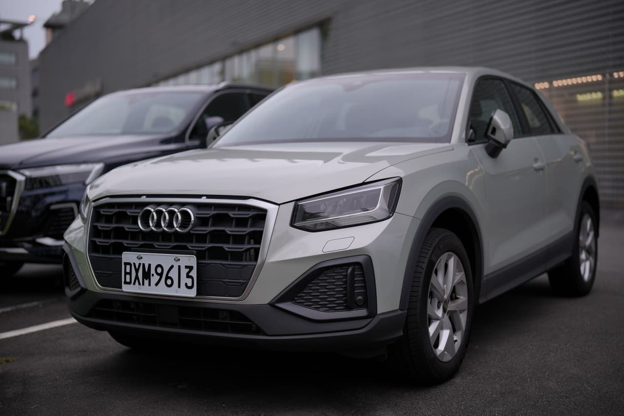 實車分享｜Audi Q2 35 TFSI Technik｜金屬朝露銀 Dew Silver N8 - ivanchen ...