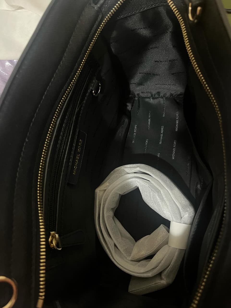 #我要賣 #我要賣 MK黑色包包 - 二手交易板 | Dcard