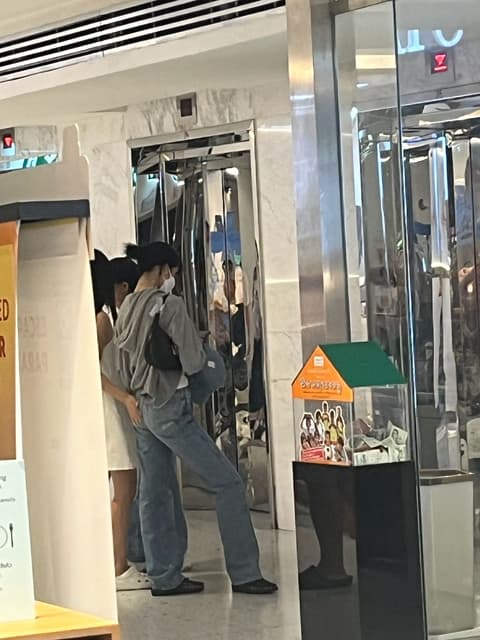 #分享 曼谷偶遇Lisa - B20 留言 | Dcard