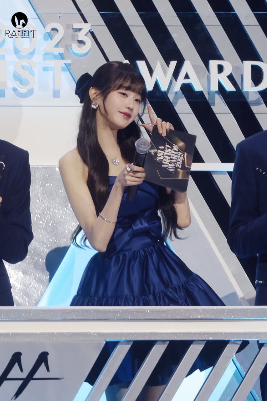 #分享 IVE 張員瑛擔任主持人與領獎 - AAA 2023 - 2023.12.14 - IVE板 | Dcard