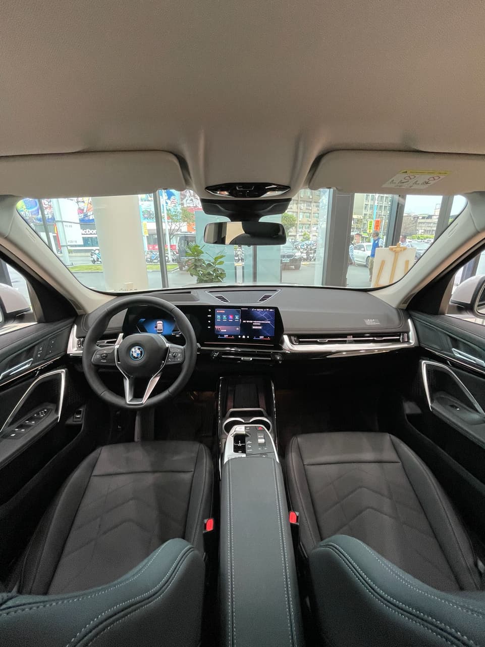 THE BMW IX1 20 eDrive 更容易入手的電動車來了！ - 汽車板 | Dcard