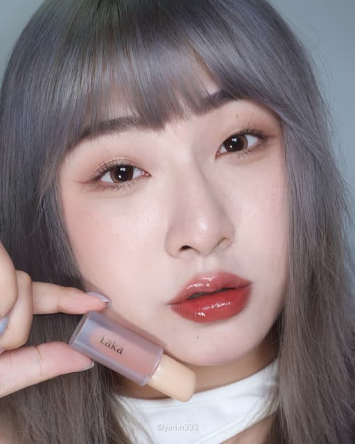 #試色 韓系必買!!高級透徹感的LAKA果然持久水光唇釉 - 美妝板 | Dcard
