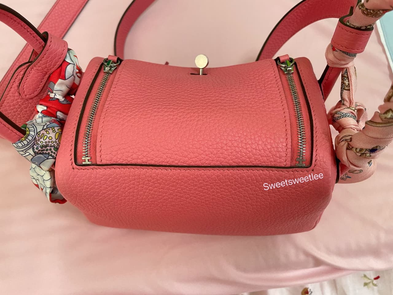 #開箱 Hermès Mini Lindy 8w粉💕twilly綁帶分享 - 精品板 | Dcard