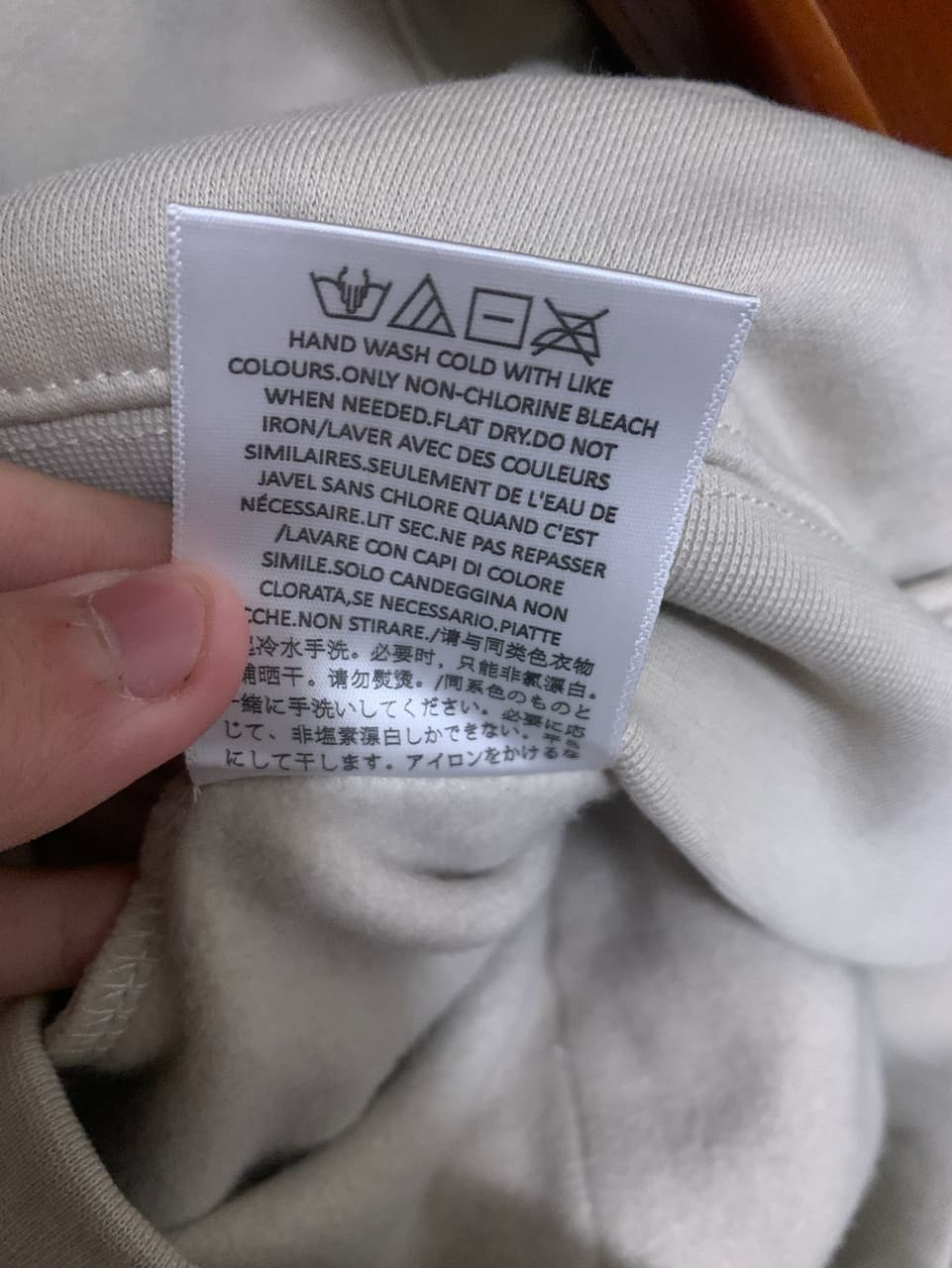 Essential 1977 帽T求驗🙏 - 穿搭板 | Dcard