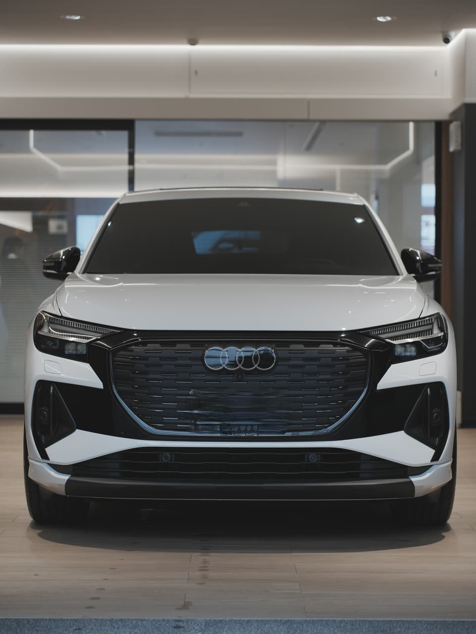 Audi Q4 Sportback e-tron 55 quattro S line Glacier white 交車 - 汽車板 | Dcard