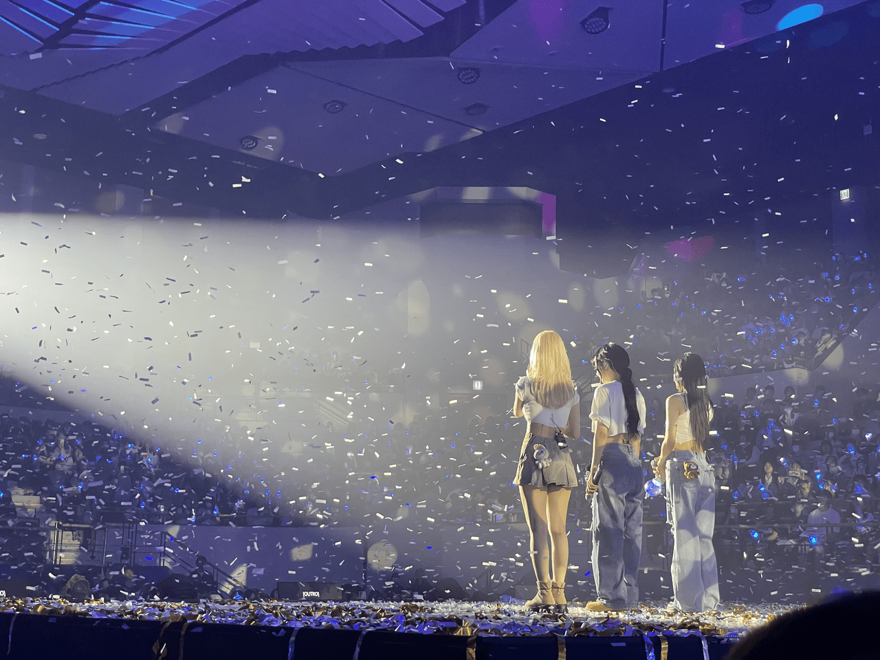 #行程 240602 2024 VIVIZ WORLD TOUR [V.hind : Love and Tears] in SEOUL 🖤DAY2🖤 - GFRIEND板 | Dcard