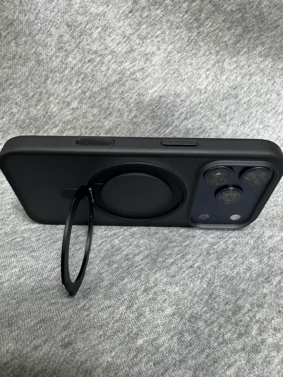 #iPhone Solide i17 Pro 支架手機殼開箱🤩 - Apple板 | Dcard