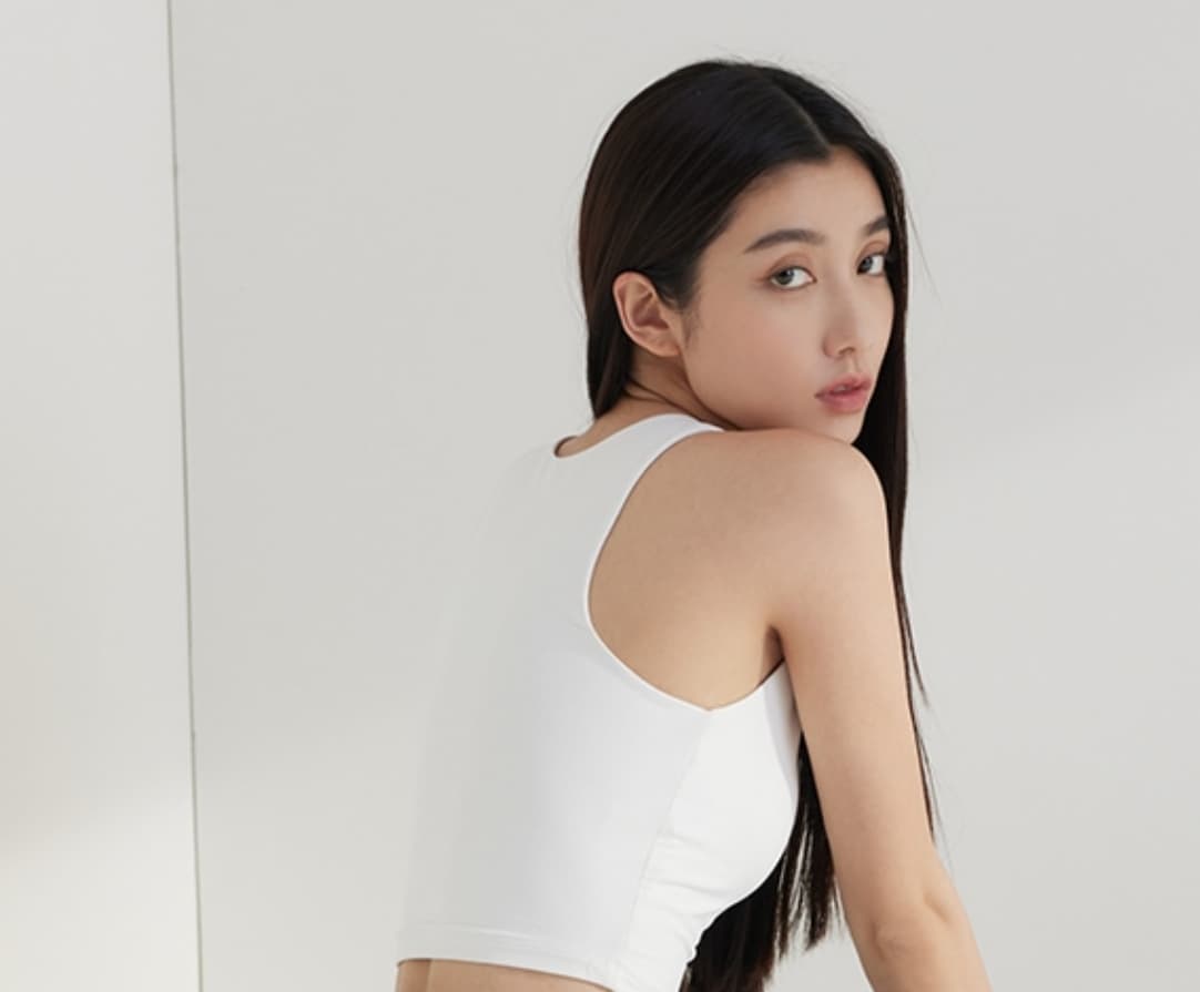 #詢問 有人知道這LOVFEE的model是誰嗎？ - 追星板 | Dcard