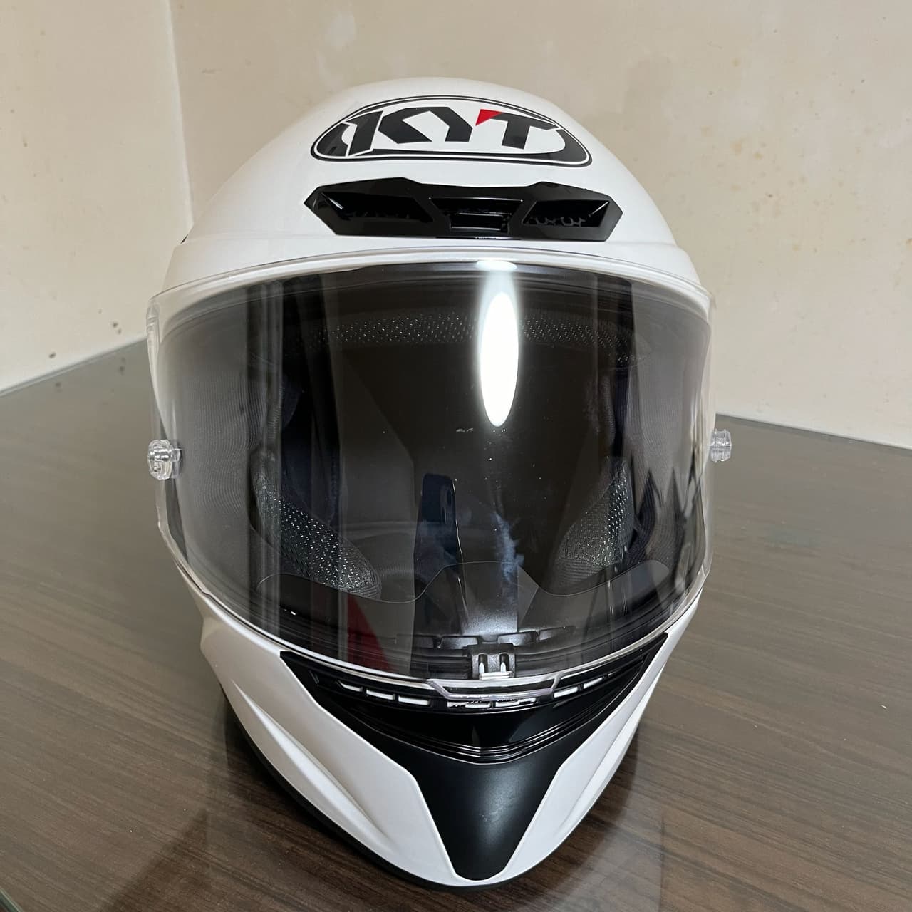 #我要賣 （已售出） #我要賣 KYT TTC TT-COURSE 白色全罩式安全帽 - 二手交易板 | Dcard