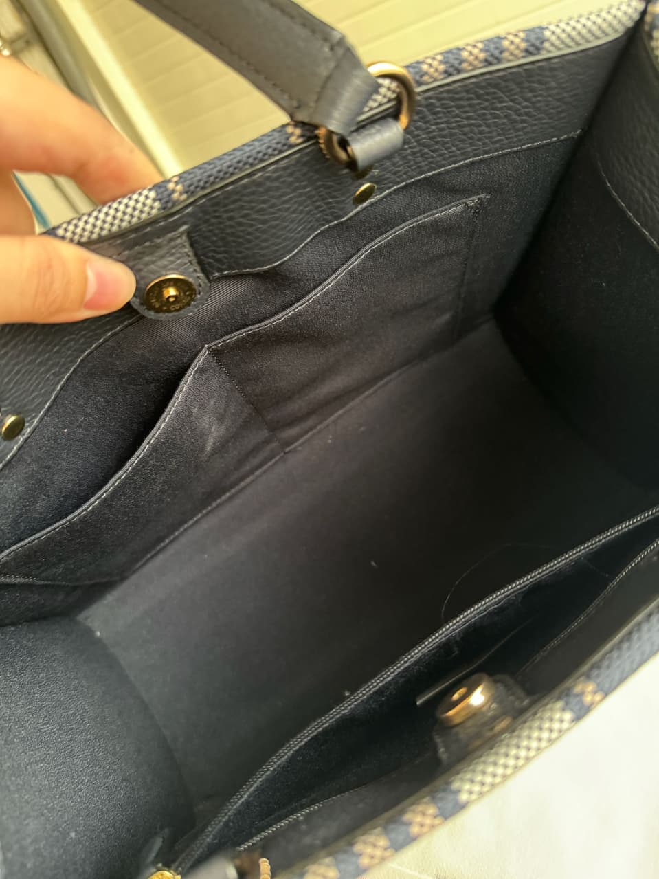 #我要賣 #我要賣#Coach中型紙袋包（已售出） - 二手交易板 | Dcard