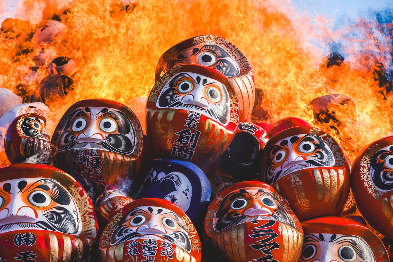 日本高崎市的達磨焚燒供養 - 默默Mo_🍑 (@chiouehu) | Dcard