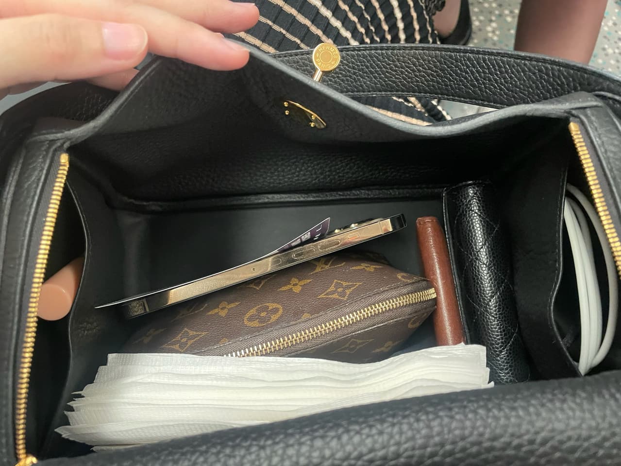 #開箱 愛馬仕 Lindy 26 / 89Noir黑色 / 金扣 / TC皮 - 精品板 | Dcard