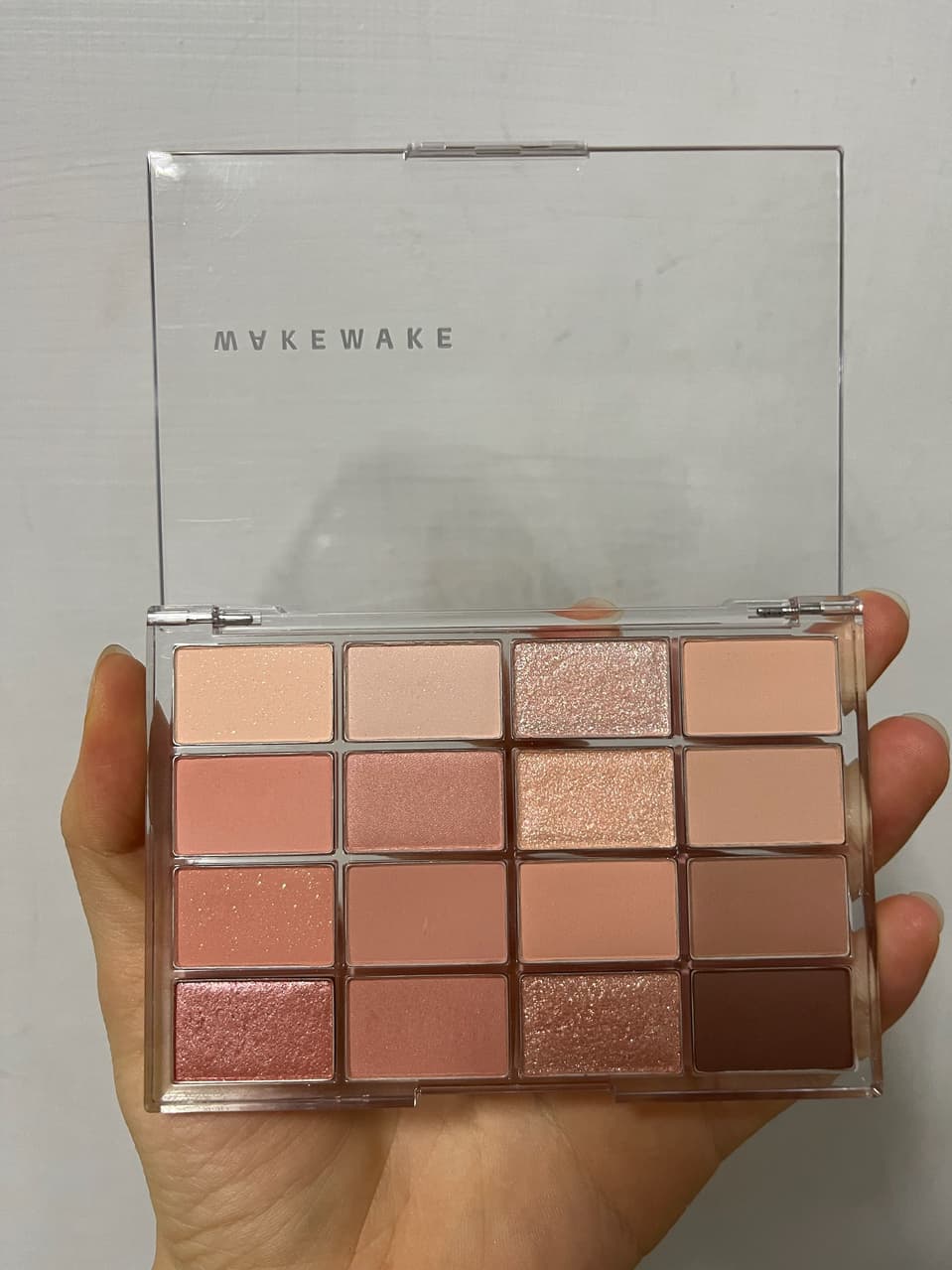 #我要賣 （已售出）Wakemake 16色眼影盤 20 - 二手交易板 | Dcard