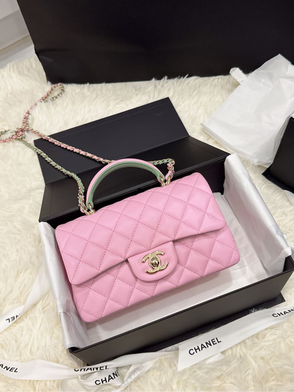 #開箱 香奈兒最難駕馭的粉配綠mini cf handle & LV小郵差 - 精品板 | Dcard