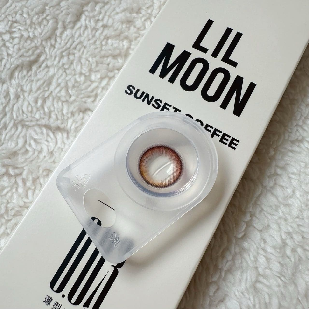 單眼皮友善4- LIL MOON三款自然邊框隱眼 - 隱形眼鏡板 | Dcard