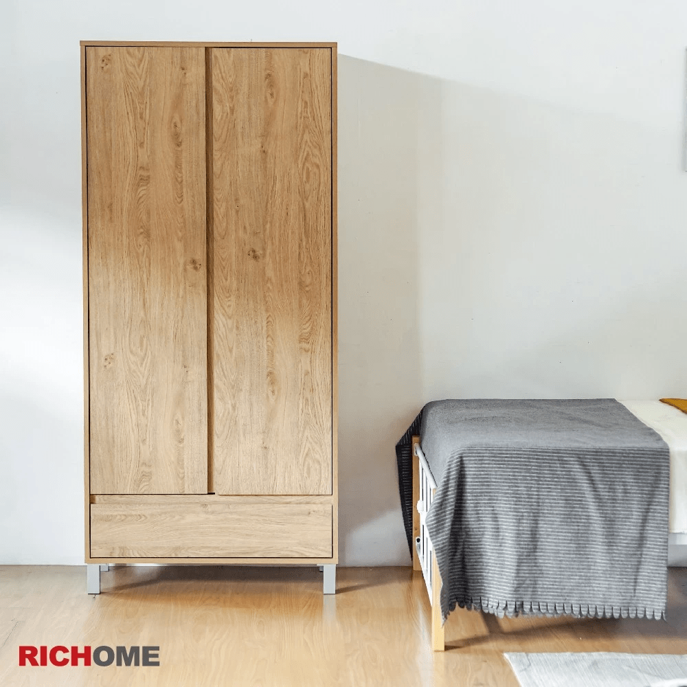 【2025衣櫃推薦】5款PTT/Dcard熱議滑門/大容量衣櫥評比：TZUMii、ASSARI、RICHOME一篇搞懂！ - 炸蝦 (@vine666) | Dcard