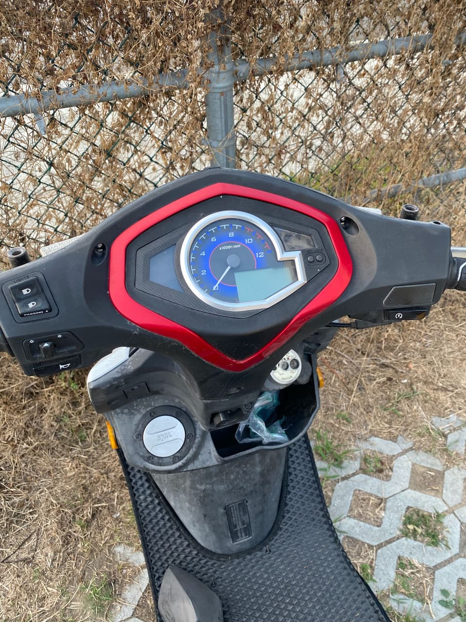 #車輛分享 Z1 125 不專業DIY更換燈泡 - 機車板 | Dcard