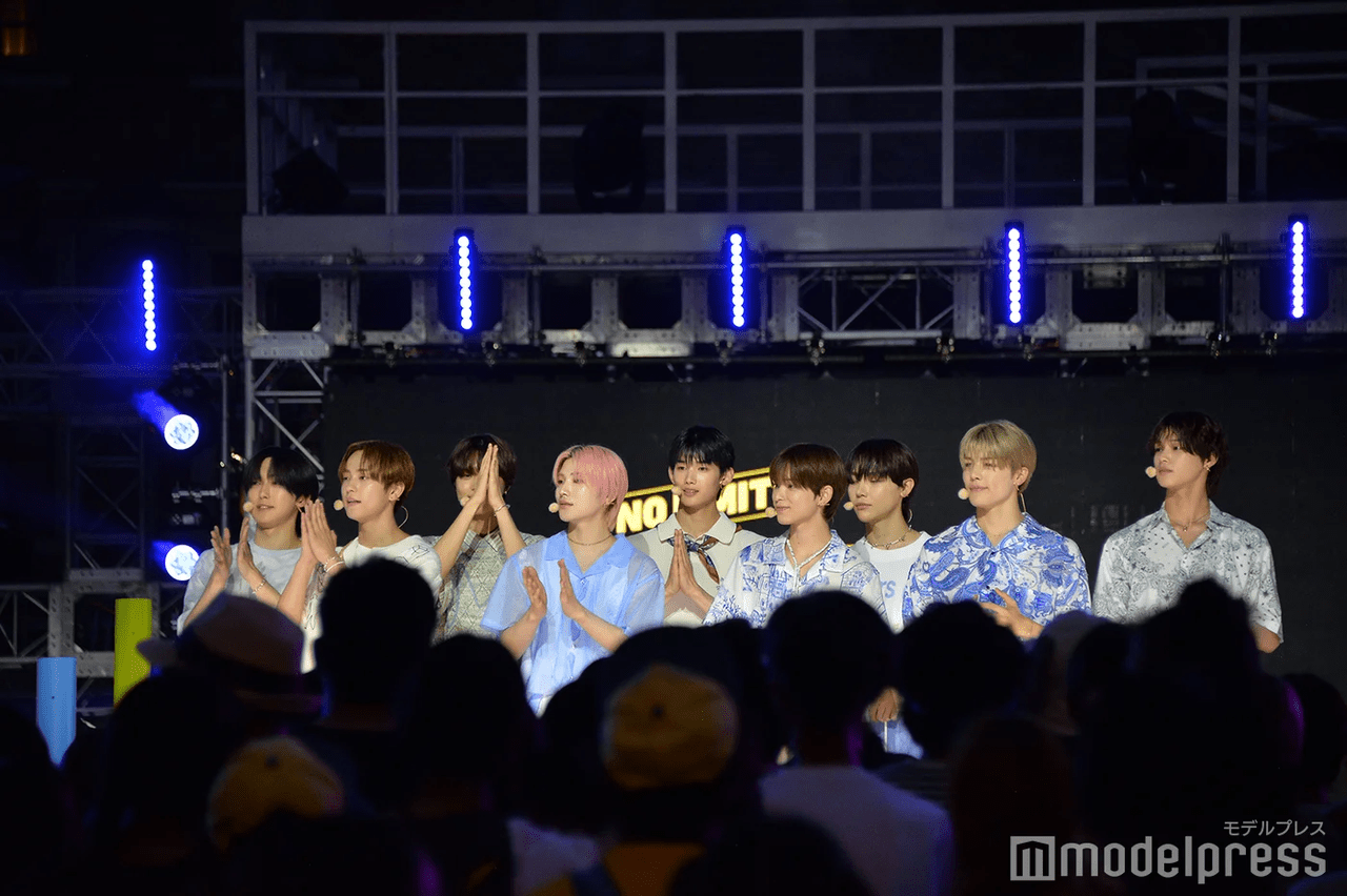 #新聞 USJ、HYBE JAPAN合作活動，&TEAM驚喜現身！成員們樂享樂園 - 追星板 | Dcard