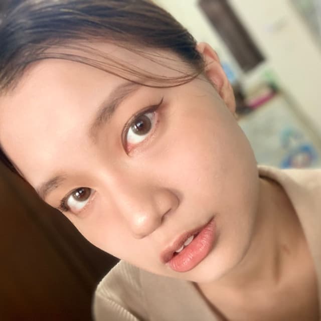 #分享 藥妝店就買得到的漂亮隱眼🎀｜優視達KARACON CHIC CHIC日拋兩色實戴 #電力滿格密技 - 隱形眼鏡板 | Dcard