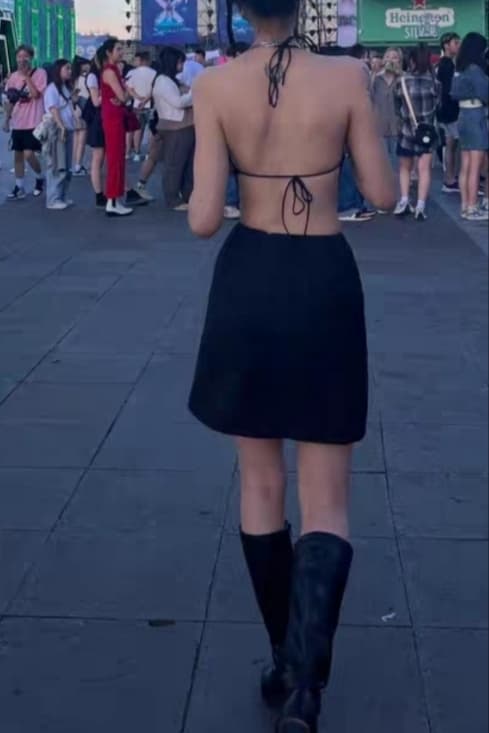 羅浮宮穿太少被趕，覺得合理嗎？ - B20 留言 | Dcard