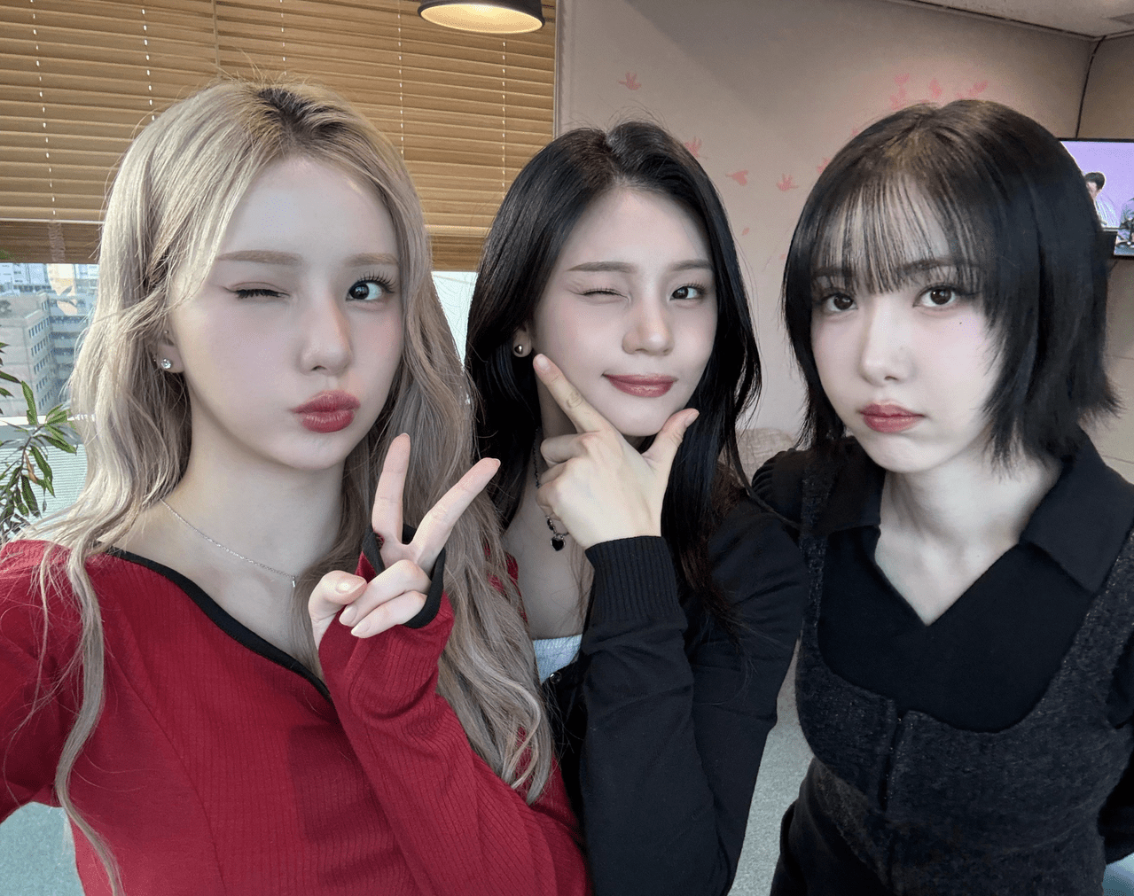 #集中討論 VIVIZ 迷你五輯 VOYAGE 回歸🤫 - B104 留言 | Dcard