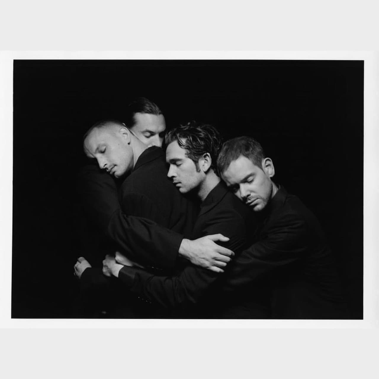 英國樂團The 1975全新單曲〈All I Need To Hear〉，作為新專輯中的第四首歌曲！ - Ricky (@ricky.cheng) | Dcard