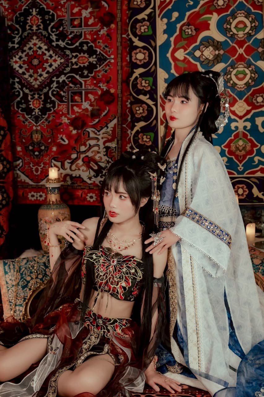 陪姊姊拍人生第一組漢服寫真｜閨蜜漢服寫真 - 荷香 (@hohsiang1119) | Dcard