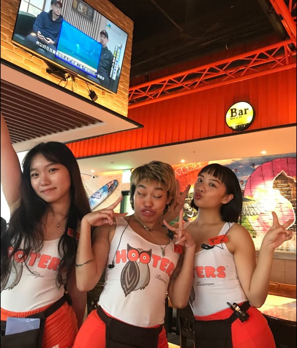 HOOTERS母猴屁股蛋 - 心情板 | Dcard