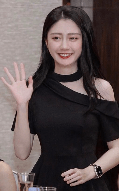 【問卦】到底誰才是真正的Una啊? - 閒聊板 | Dcard