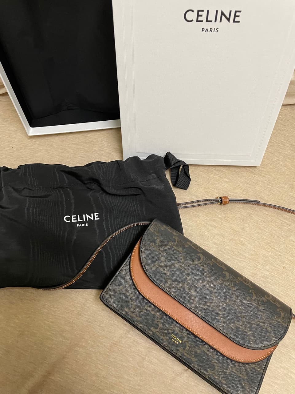 #開箱 Celine TRIOMPHE WOC & Loewe 墨鏡 - 精品板 | Dcard