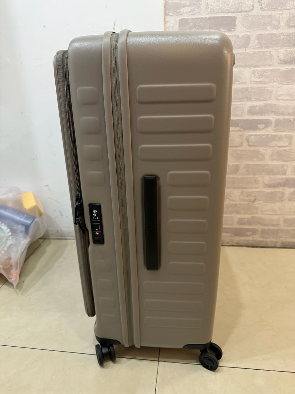 #我要賣 已售出 ️小降價 ️ LOJEL 舊款30吋行李箱 大地灰 - 二手交易板 | Dcard