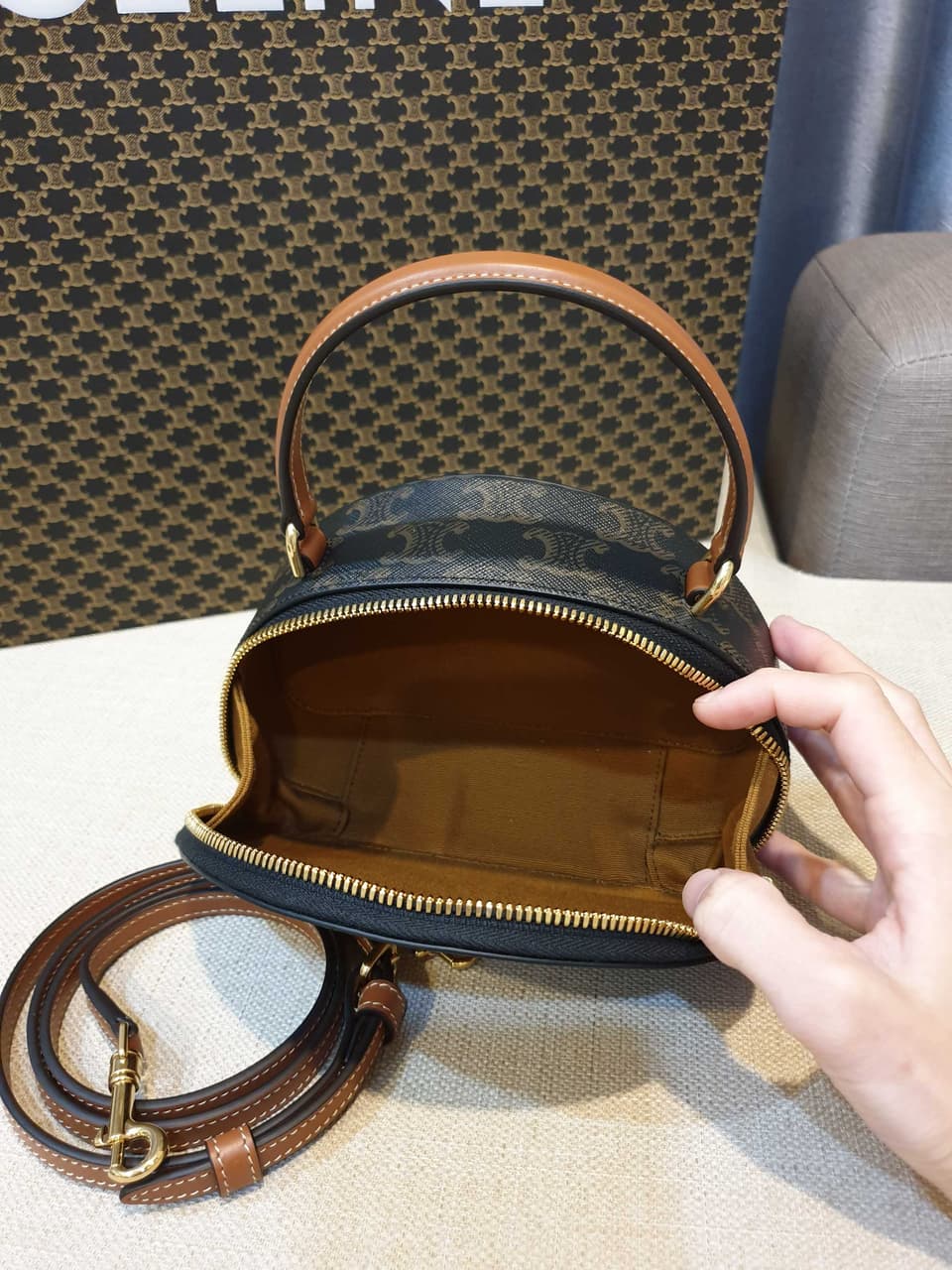 #開箱 Celine 秋季新款 half moon case - 精品板 | Dcard