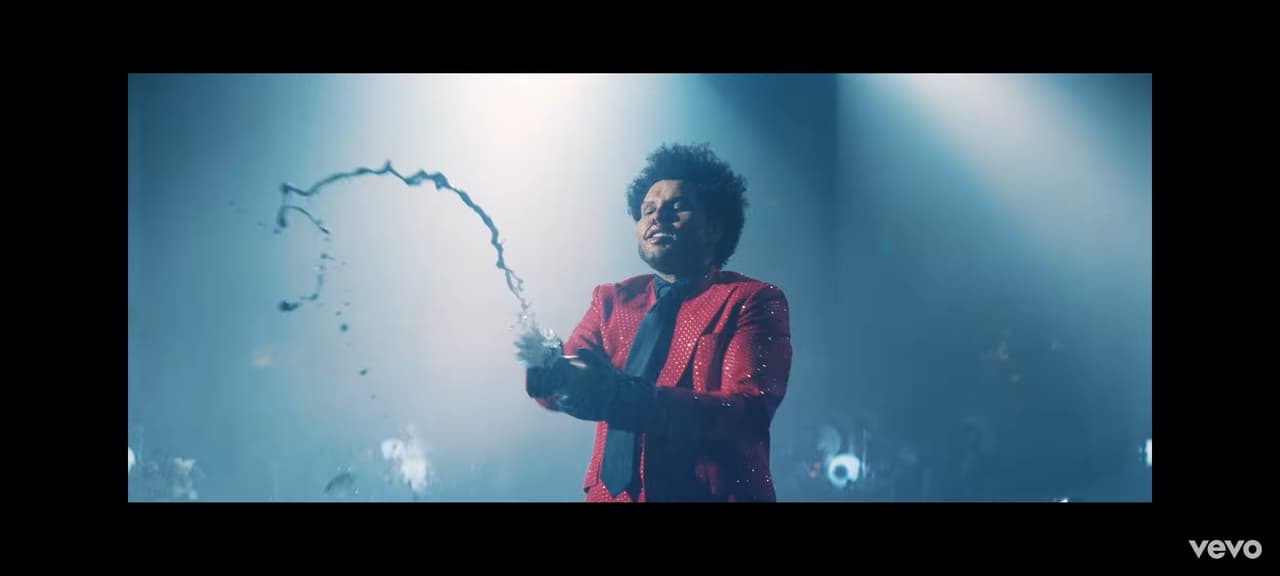 The Weeknd save your tears MV意義和彩蛋討論 - 音樂板 | Dcard