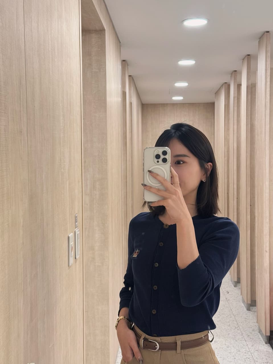 今日上課 OOTD ₍ ᐢ. ̫ .ᐢ ₎ 💙🤎 一早打開班群，看到助教傳來的早安圖 竟然是最近超夯的難哄蛋糕🍓🎂 - 👄話多女子 (@nina1234) | Dcard