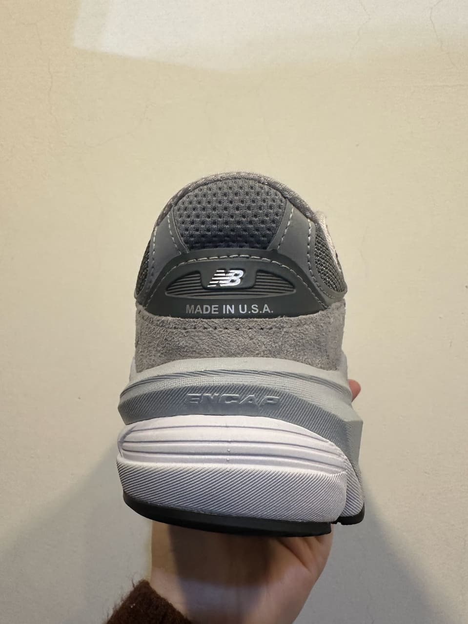 #發問 990v6鞋後跟logo - 球鞋板 | Dcard