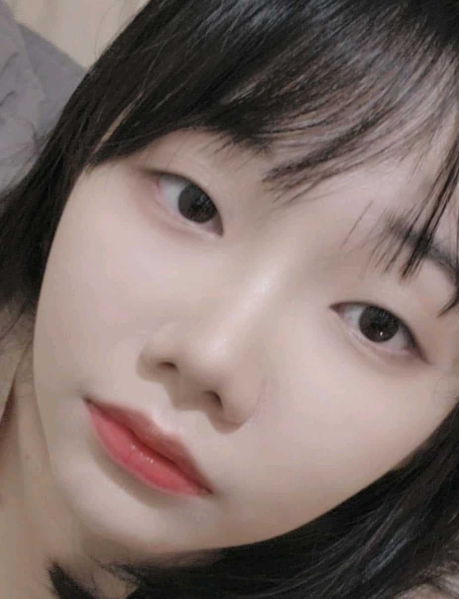 #長相 拍畢業照拍到容貌焦慮🥹 - B11-2 留言 | Dcard