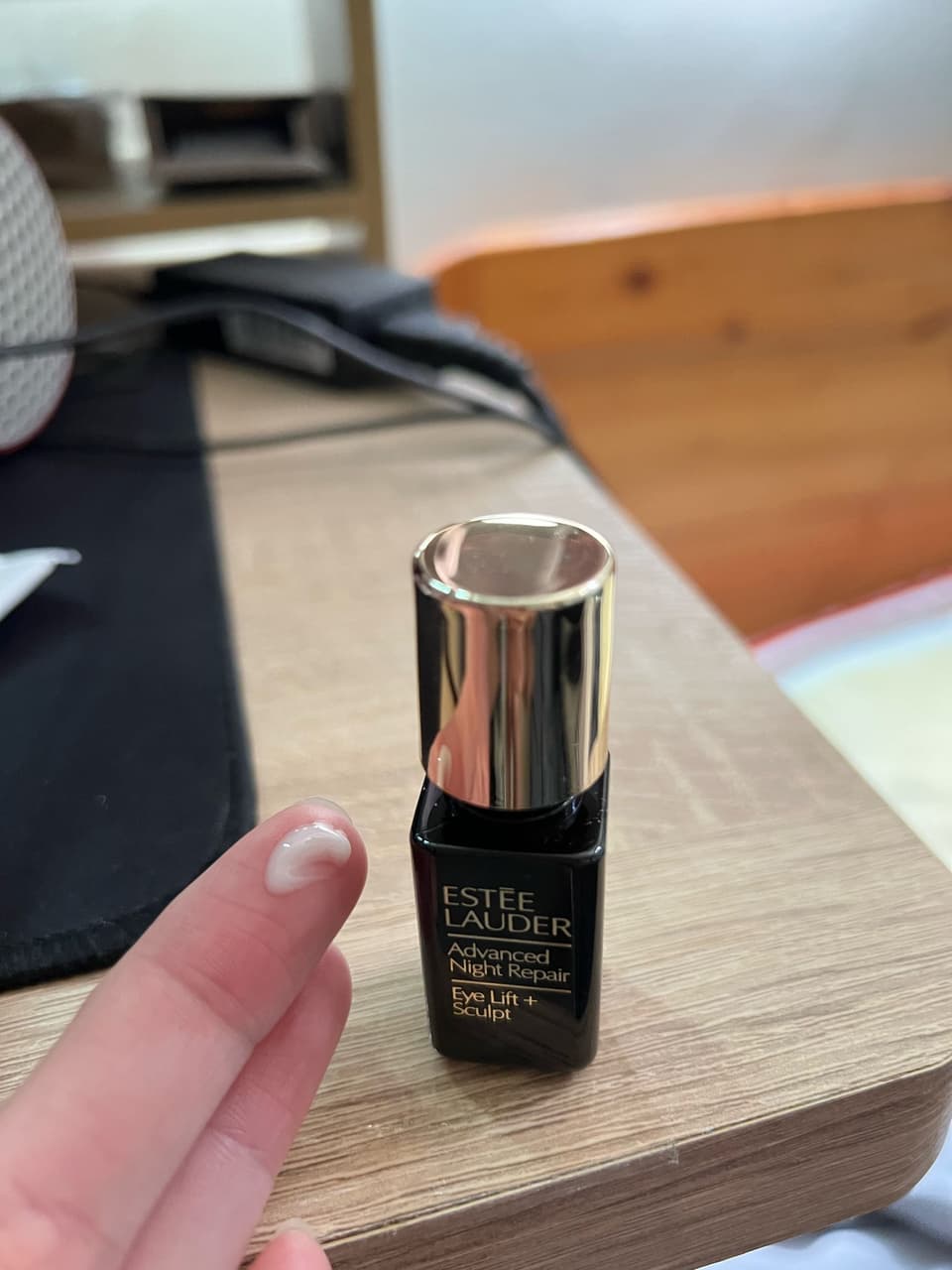 #分享 #小棕瓶與新品體驗 ！雅詩蘭黛熬夜救星 - B16 留言 | Dcard