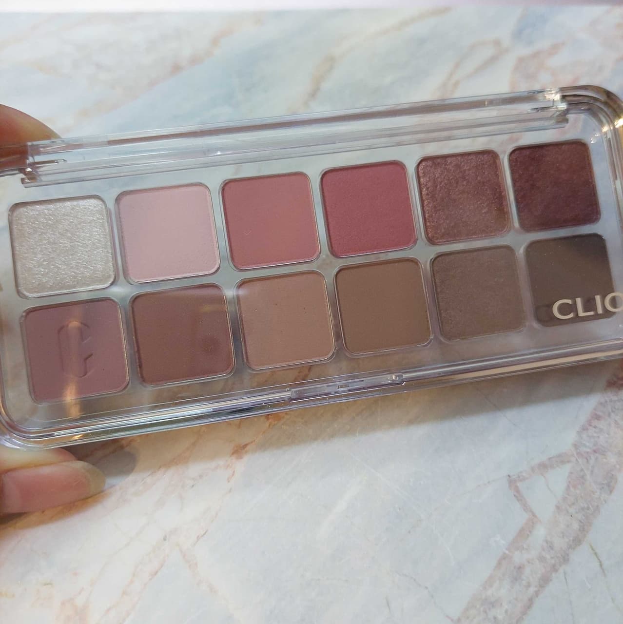Clio Pro Eye Palette Air 十二色眼影盤 05 Orchid Cloud - valerie02132 (@valerie02132) | Dcard
