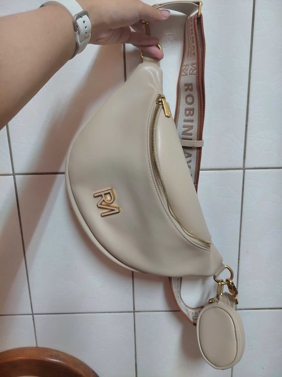 #我要賣 #賣包 （已賣出）RM夢特胸包 奶油白(L) - 二手交易板 | Dcard