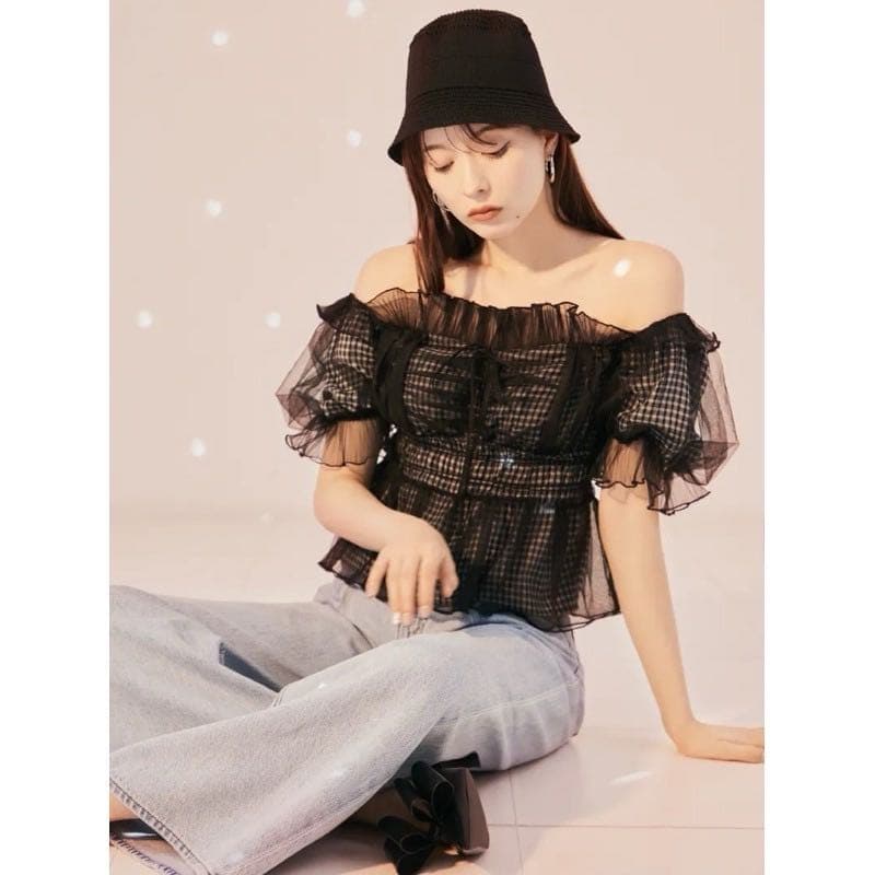 #我要賣 2024 SNIDEL原單 新款2024春夏新品甜美一字領露肩荷葉邊薄紗襯衫上衣 - 二手交易板 | Dcard