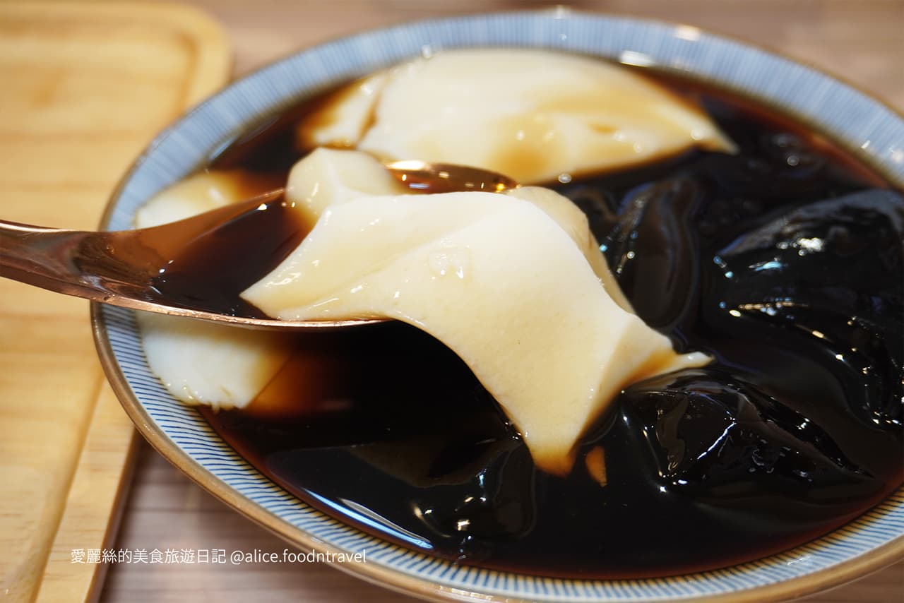 勤美質感豆花店再+1『果核豆花鄉』每天手工製作的豆花，配料新鮮選擇很多！平價文青小店，還有熱壓吐 - 美食板 | Dcard