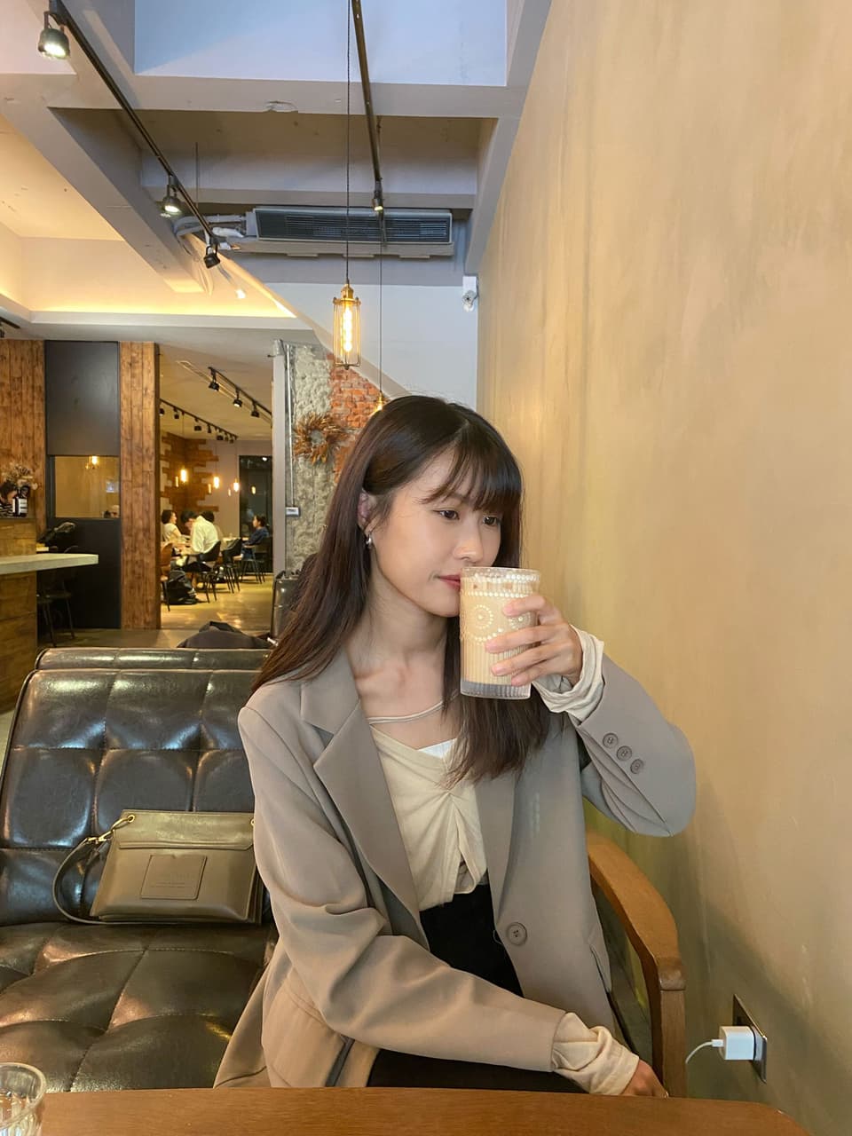 #分享 𝟣𝟧𝟨𝖼𝗆｜咖色短靴的𝟨套初秋穿搭🍂 #電力滿格密技 - 穿搭板 | Dcard