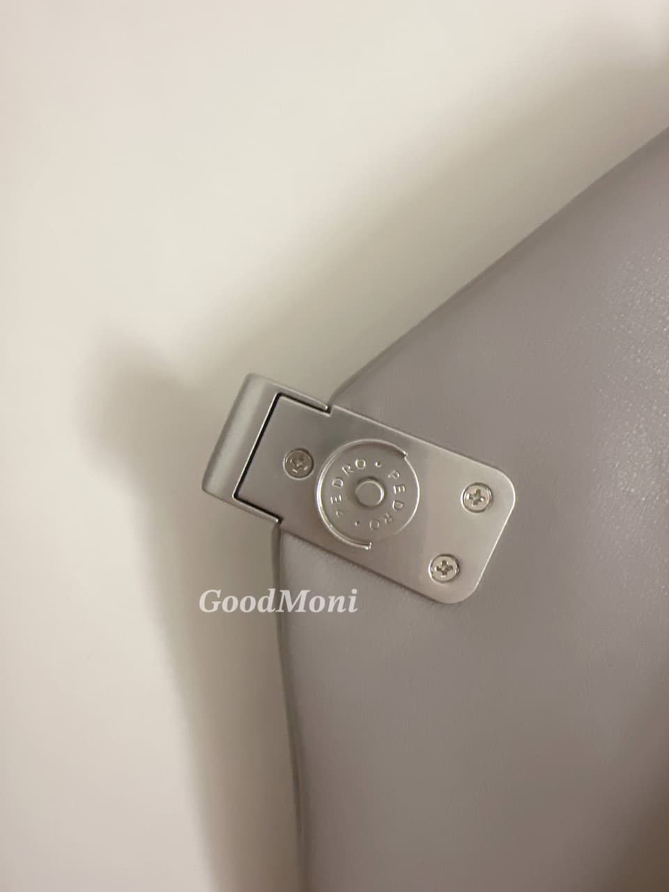 #分享 #開箱 一眼心動💓小CK姊妹牌PEDRO小白靴&鏈條包 - 穿搭板 | Dcard