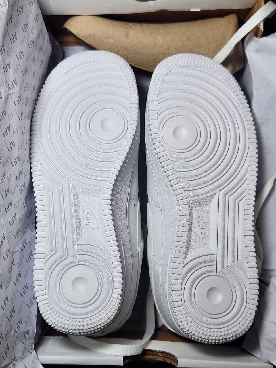 #詢問 yahoo跟momo跟PChome的鞋子一定是正貨嗎 - 網路購物板 | Dcard