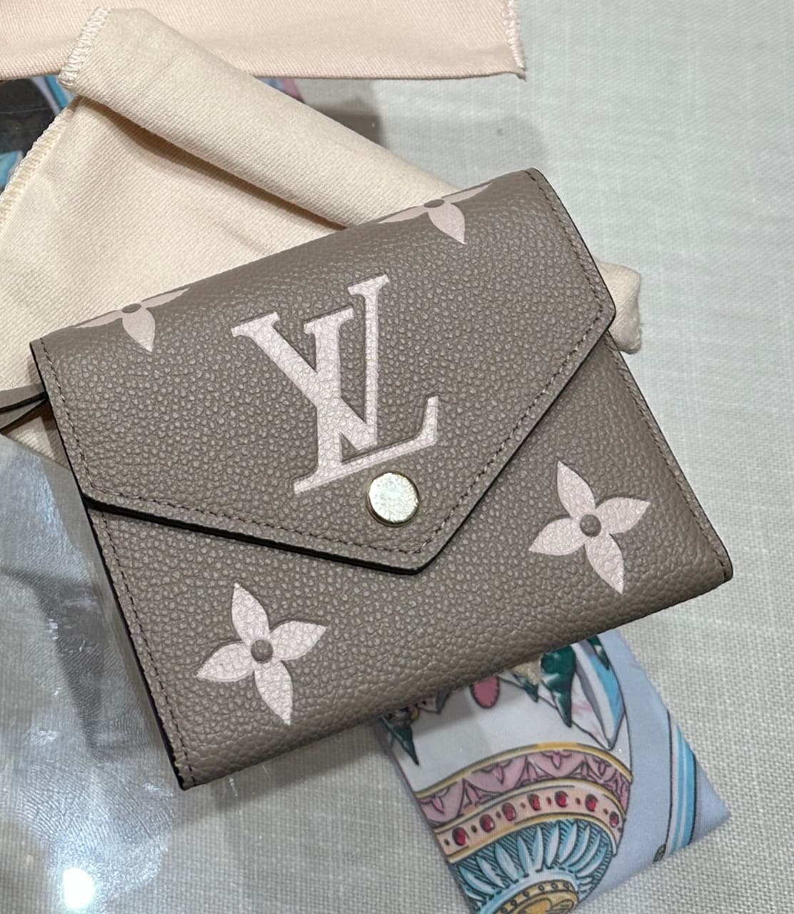 #問題 求問短夾（內有選手LV、Celine、寶格麗 - 精品板 | Dcard