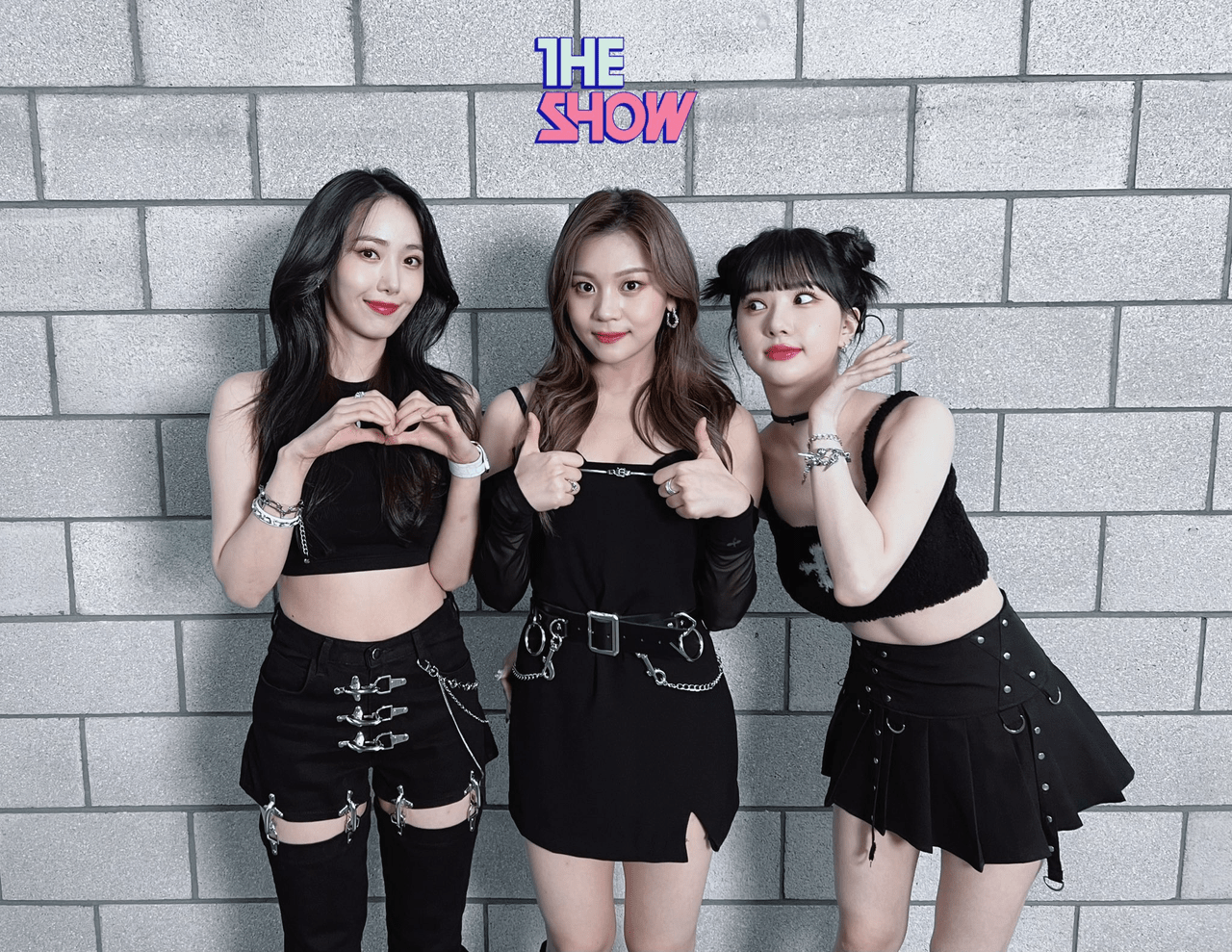 #更新 230321 VIVIZ - SBS M The Show Premium-Krisflyer Experiences KPOP ...