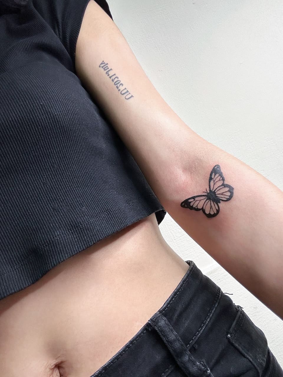 #黑白灰 每個人身上好像都要有一隻🦋 文青 小Tattoo - 刺青板 | Dcard
