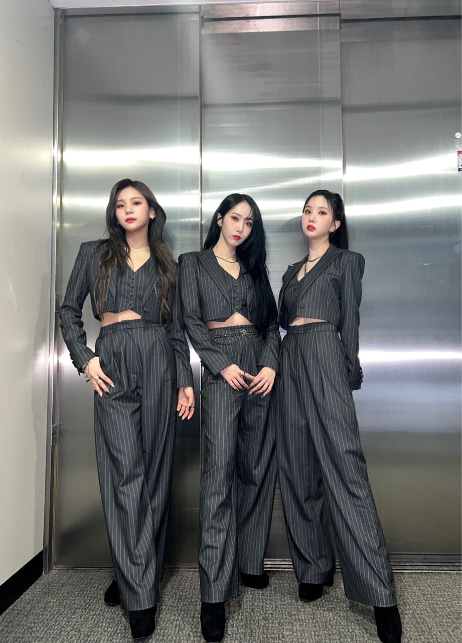 #集中討論 VIVIZ 迷你三輯 𝗩𝗮𝗿𝗶𝗼𝗨𝗦 回歸 - B169 留言 | Dcard